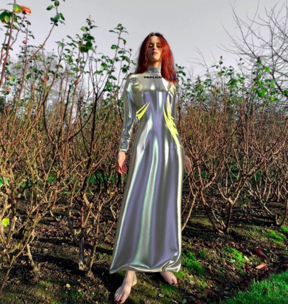 Beautifully Dressed in Data with Virtual Fashion: This Outfit Does Not ...